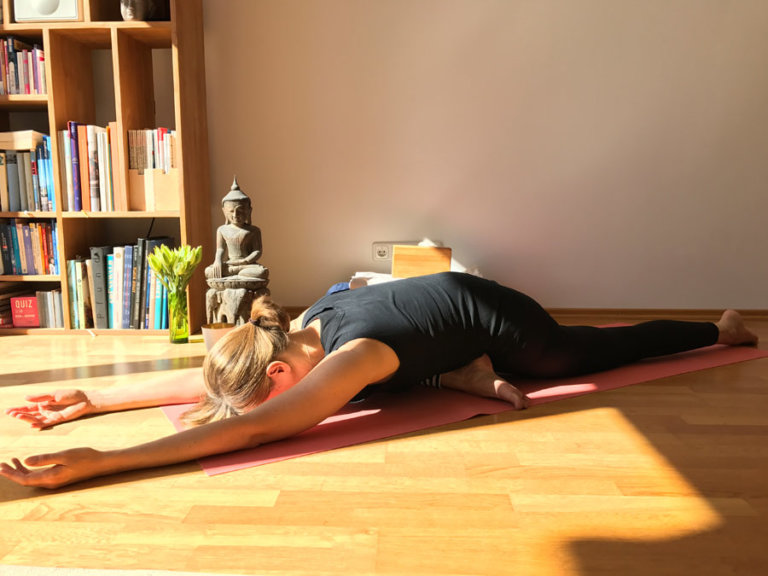 Die 8 besten Yin Yoga Übungen zum Entspannen - pures Loslassen