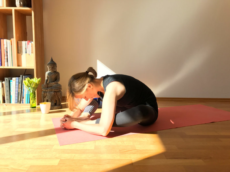 Die 8 besten Yin Yoga Übungen zum Entspannen - pures Loslassen