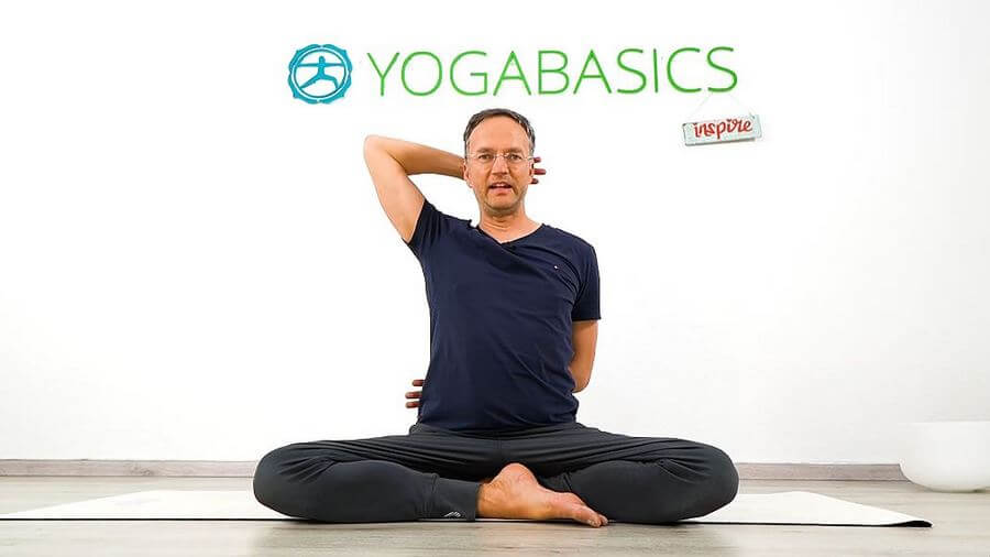 Die 4 besten Yoga Übungen für deine Halswirbelsäule | YOGABASICS